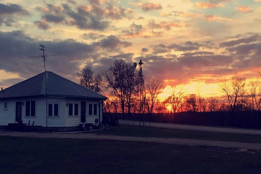 GloryView Ridgetop Bungalow | Richland Center Wisconsin